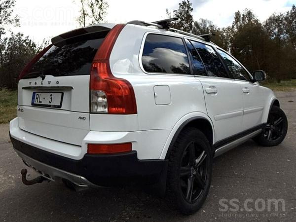 White Volvo XC90 2011 in Riga, with an engine capacity of 2.40 L and mileage of 339 thousand km for 7999 €, photo 5 on AUTOMOTO.COM.LV