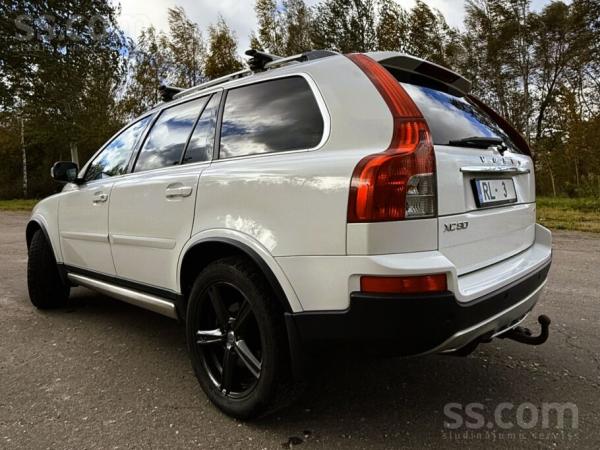 White Volvo XC90 2011 in Riga, with an engine capacity of 2.40 L and mileage of 339 thousand km for 7999 €, photo 6 on AUTOMOTO.COM.LV