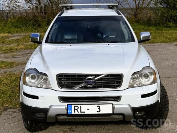 White Volvo XC90 2011 in Riga, with an engine capacity of 2.40 L and mileage of 339 thousand km for 7999 €, photo 7 on AUTOMOTO.COM.LV