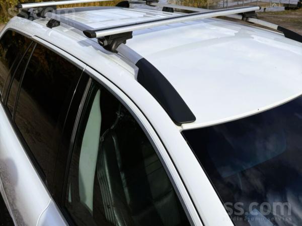 White Volvo XC90 2011 in Riga, with an engine capacity of 2.40 L and mileage of 339 thousand km for 7999 €, photo 9 on AUTOMOTO.COM.LV