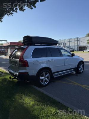 White Volvo XC90 2011 in Liepaja, with an engine capacity of 2.40 L and mileage of 303 thousand km for 14900 €, photo 4 on AUTOMOTO.COM.LV