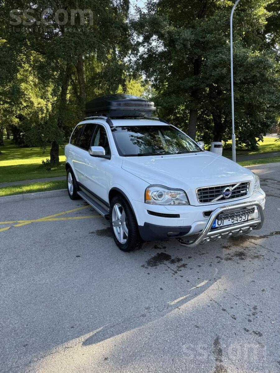 White Volvo XC90 2011 in Liepaja, with an engine capacity of 2.40 L and mileage of 303 thousand km for 14900 €, photo 5 on AUTOMOTO.COM.LV