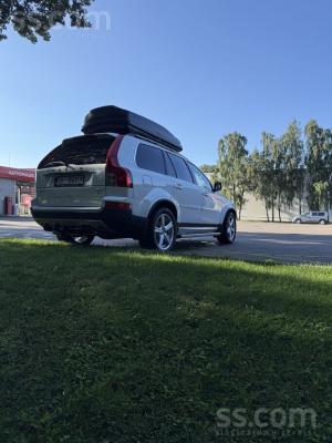 White Volvo XC90 2011 in Liepaja, with an engine capacity of 2.40 L and mileage of 303 thousand km for 14900 €, photo 6 on AUTOMOTO.COM.LV