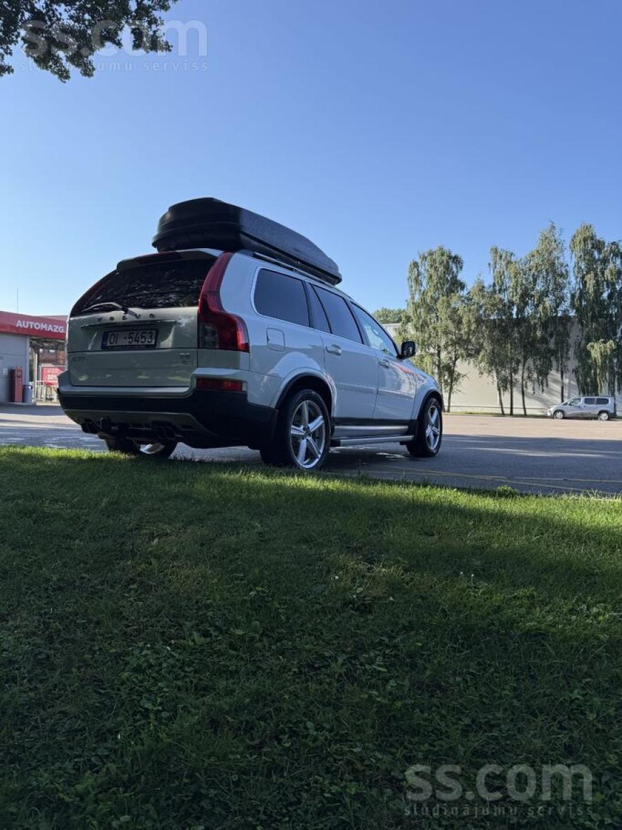 White Volvo XC90 2011 in Liepaja, with an engine capacity of 2.40 L and mileage of 303 thousand km for 14900 €, photo 6 on AUTOMOTO.COM.LV