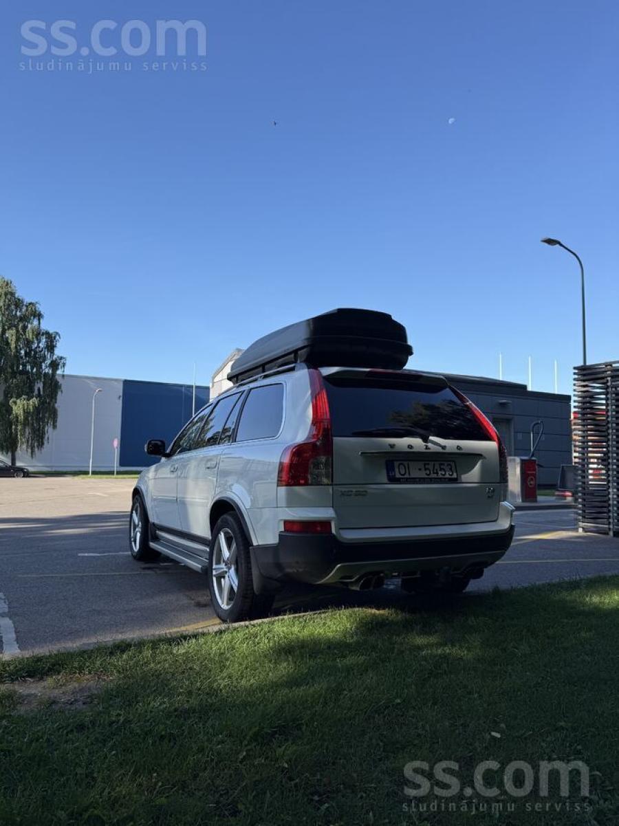 White Volvo XC90 2011 in Liepaja, with an engine capacity of 2.40 L and mileage of 303 thousand km for 14900 €, photo 7 on AUTOMOTO.COM.LV