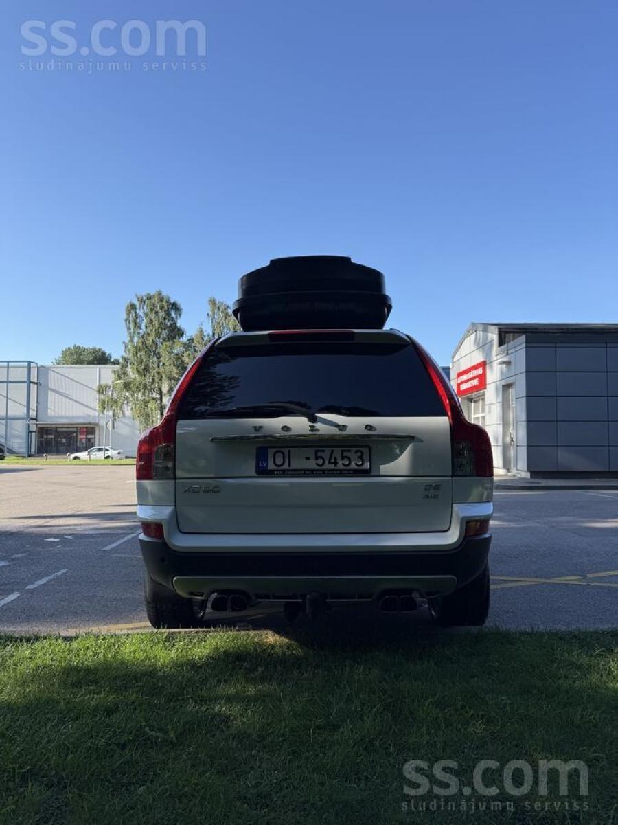 White Volvo XC90 2011 in Liepaja, with an engine capacity of 2.40 L and mileage of 303 thousand km for 14900 €, photo 8 on AUTOMOTO.COM.LV