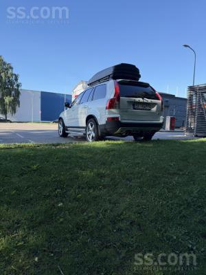 White Volvo XC90 2011 in Liepaja, with an engine capacity of 2.40 L and mileage of 303 thousand km for 14900 €, photo 12 on AUTOMOTO.COM.LV