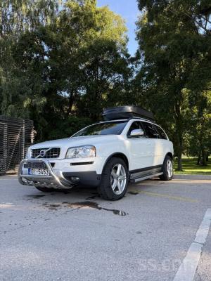White Volvo XC90 2011 in Liepaja, with an engine capacity of 2.40 L and mileage of 303 thousand km for 14900 €, photo 15 on AUTOMOTO.COM.LV