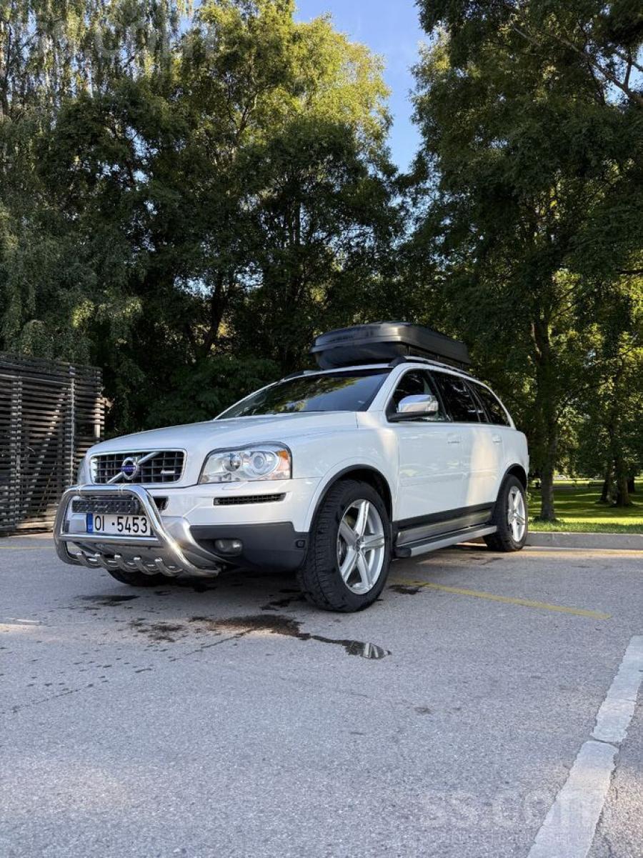 White Volvo XC90 2011 in Liepaja, with an engine capacity of 2.40 L and mileage of 303 thousand km for 14900 €, photo 15 on AUTOMOTO.COM.LV