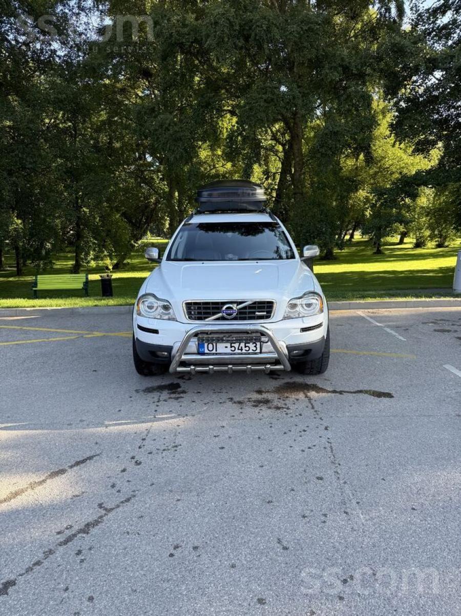 White Volvo XC90 2011 in Liepaja, with an engine capacity of 2.40 L and mileage of 303 thousand km for 14900 €, photo 16 on AUTOMOTO.COM.LV