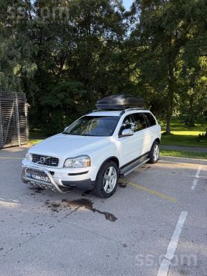 White Volvo XC90 2011 in Liepaja, with an engine capacity of 2.40 L and mileage of 303 thousand km for 14900 €, photo 17 on AUTOMOTO.COM.LV