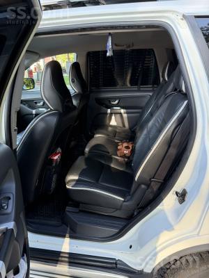 White Volvo XC90 2011 in Liepaja, with an engine capacity of 2.40 L and mileage of 303 thousand km for 14900 €, photo 19 on AUTOMOTO.COM.LV