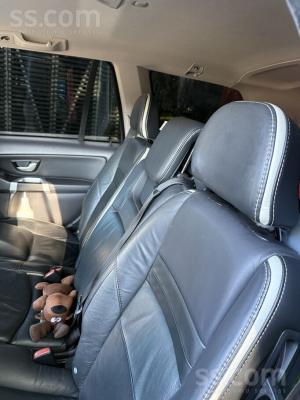 White Volvo XC90 2011 in Liepaja, with an engine capacity of 2.40 L and mileage of 303 thousand km for 14900 €, photo 20 on AUTOMOTO.COM.LV