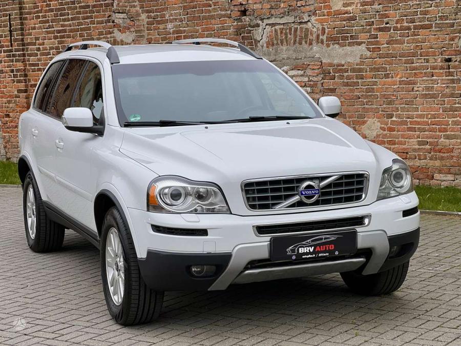 White Volvo XC90 2011 in Kedainiai, with an engine capacity of 2.40 L and mileage of 260 thousand km for 9950 €, photo 5 on AUTOMOTO.COM.LV