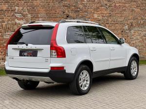 White Volvo XC90 2011 in Kedainiai, with an engine capacity of 2.40 L and mileage of 260 thousand km for 9950 €, photo 8 on AUTOMOTO.COM.LV