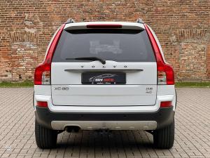 White Volvo XC90 2011 in Kedainiai, with an engine capacity of 2.40 L and mileage of 260 thousand km for 9950 €, photo 9 on AUTOMOTO.COM.LV