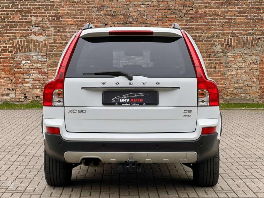 White Volvo XC90 2011 in Kedainiai, with an engine capacity of 2.40 L and mileage of 260 thousand km for 9950 €, photo 9 on AUTOMOTO.COM.LV