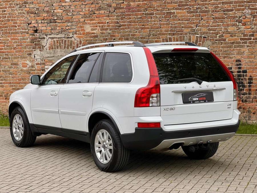 White Volvo XC90 2011 in Kedainiai, with an engine capacity of 2.40 L and mileage of 260 thousand km for 9950 €, photo 10 on AUTOMOTO.COM.LV