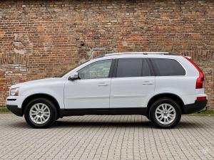 White Volvo XC90 2011 in Kedainiai, with an engine capacity of 2.40 L and mileage of 260 thousand km for 9950 €, photo 11 on AUTOMOTO.COM.LV