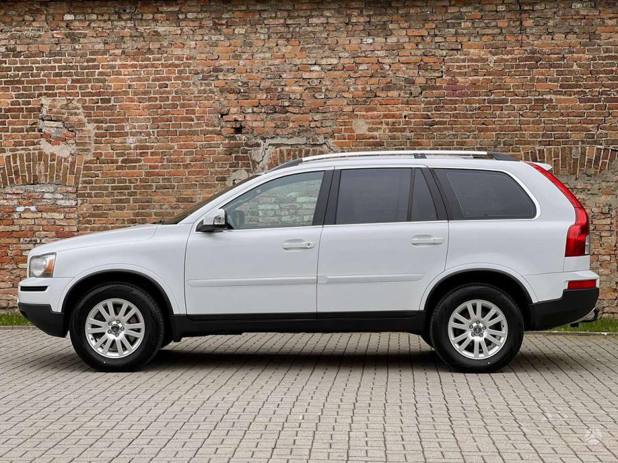 White Volvo XC90 2011 in Kedainiai, with an engine capacity of 2.40 L and mileage of 260 thousand km for 9950 €, photo 11 on AUTOMOTO.COM.LV