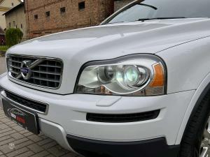 White Volvo XC90 2011 in Kedainiai, with an engine capacity of 2.40 L and mileage of 260 thousand km for 9950 €, photo 13 on AUTOMOTO.COM.LV