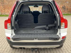 White Volvo XC90 2011 in Kedainiai, with an engine capacity of 2.40 L and mileage of 260 thousand km for 9950 €, photo 17 on AUTOMOTO.COM.LV