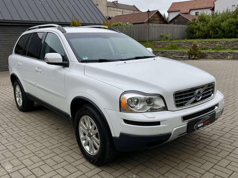 White Volvo XC90 2011 in Kedainiai, with an engine capacity of 2.40 L and mileage of 260 thousand km for 9950 €, photo 18 on AUTOMOTO.COM.LV