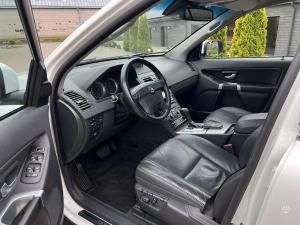 White Volvo XC90 2011 in Kedainiai, with an engine capacity of 2.40 L and mileage of 260 thousand km for 9950 €, photo 22 on AUTOMOTO.COM.LV