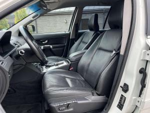 White Volvo XC90 2011 in Kedainiai, with an engine capacity of 2.40 L and mileage of 260 thousand km for 9950 €, photo 25 on AUTOMOTO.COM.LV