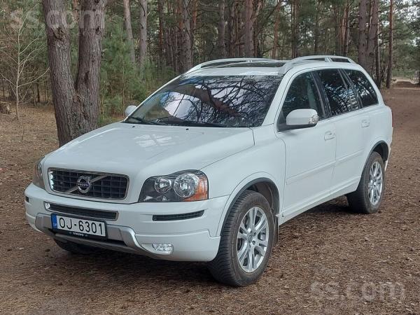 White Volvo XC90 2012 in Daugavpils, with an engine capacity of 2.40 L and mileage of 278 thousand km for 9850 €, photo 1 on AUTOMOTO.COM.LV