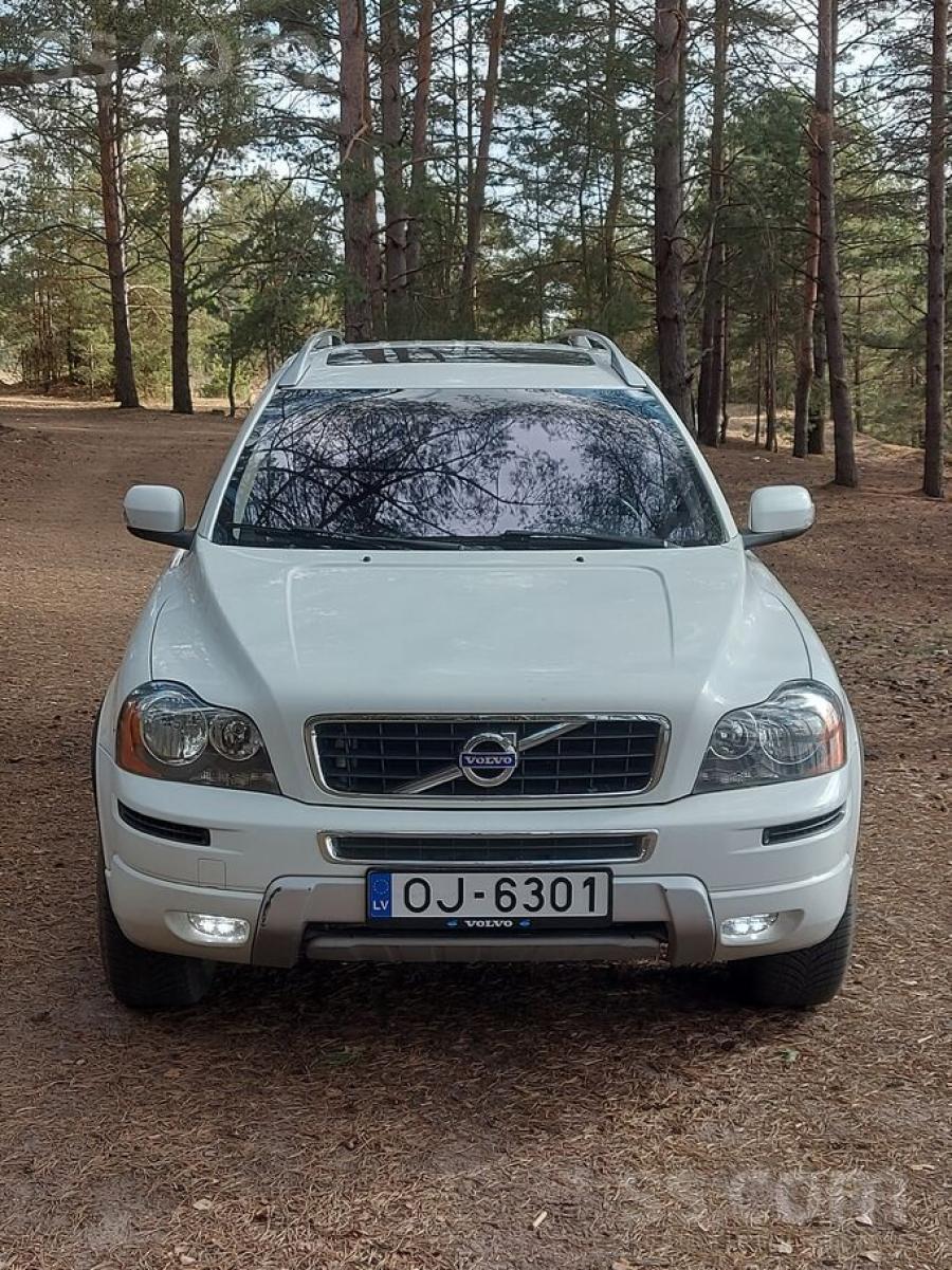 White Volvo XC90 2012 in Daugavpils, with an engine capacity of 2.40 L and mileage of 278 thousand km for 9850 €, photo 3 on AUTOMOTO.COM.LV