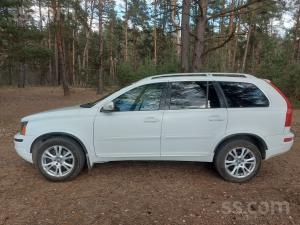White Volvo XC90 2012 in Daugavpils, with an engine capacity of 2.40 L and mileage of 278 thousand km for 9850 €, photo 4 on AUTOMOTO.COM.LV