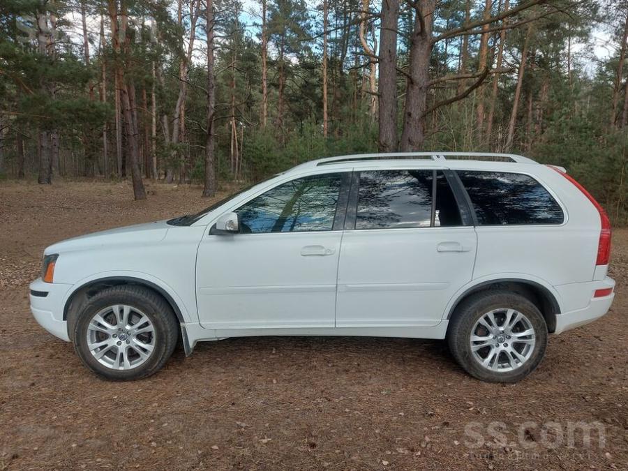 White Volvo XC90 2012 in Daugavpils, with an engine capacity of 2.40 L and mileage of 278 thousand km for 9850 €, photo 4 on AUTOMOTO.COM.LV