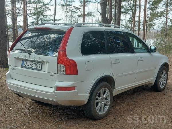 White Volvo XC90 2012 in Daugavpils, with an engine capacity of 2.40 L and mileage of 278 thousand km for 9850 €, photo 6 on AUTOMOTO.COM.LV