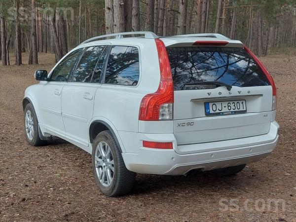 White Volvo XC90 2012 in Daugavpils, with an engine capacity of 2.40 L and mileage of 278 thousand km for 9850 €, photo 7 on AUTOMOTO.COM.LV
