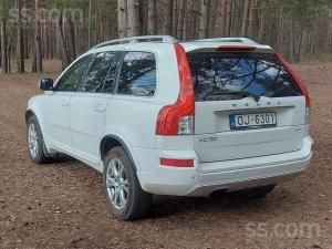 White Volvo XC90 2012 in Daugavpils, with an engine capacity of 2.40 L and mileage of 278 thousand km for 9850 €, photo 7 on AUTOMOTO.COM.LV