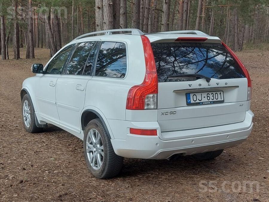 White Volvo XC90 2012 in Daugavpils, with an engine capacity of 2.40 L and mileage of 278 thousand km for 9850 €, photo 7 on AUTOMOTO.COM.LV