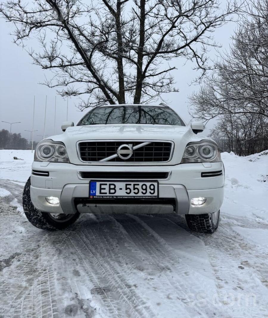 White Volvo XC90 2012 in Riga, with an engine capacity of 2.40 L and mileage of 252 thousand km for 12800 €, photo 4 on AUTOMOTO.COM.LV