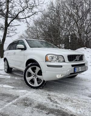 White Volvo XC90 2012 in Riga, with an engine capacity of 2.40 L and mileage of 252 thousand km for 12800 €, photo 5 on AUTOMOTO.COM.LV