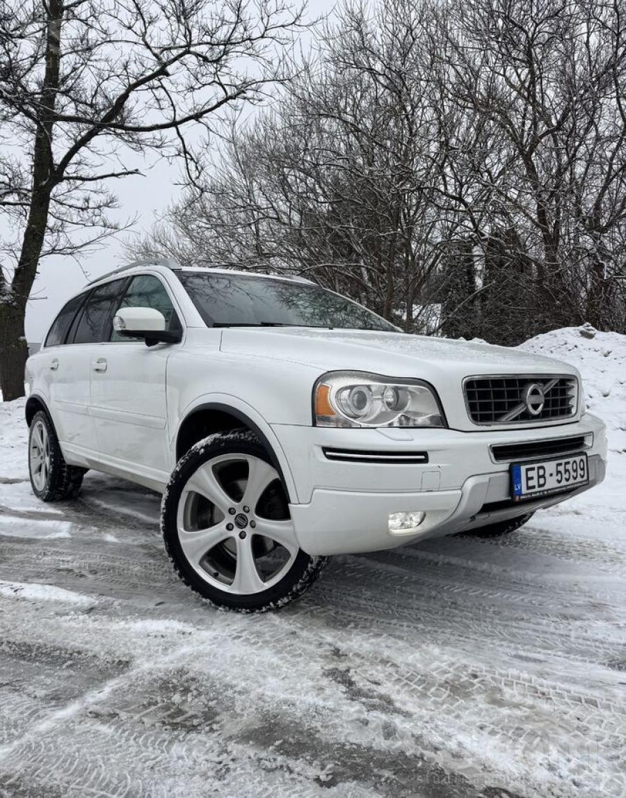 White Volvo XC90 2012 in Riga, with an engine capacity of 2.40 L and mileage of 252 thousand km for 12800 €, photo 5 on AUTOMOTO.COM.LV