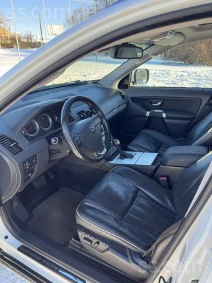 White Volvo XC90 2012 in Riga, with an engine capacity of 2.40 L and mileage of 252 thousand km for 12800 €, photo 9 on AUTOMOTO.COM.LV