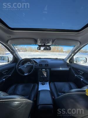 White Volvo XC90 2012 in Riga, with an engine capacity of 2.40 L and mileage of 252 thousand km for 12800 €, photo 13 on AUTOMOTO.COM.LV