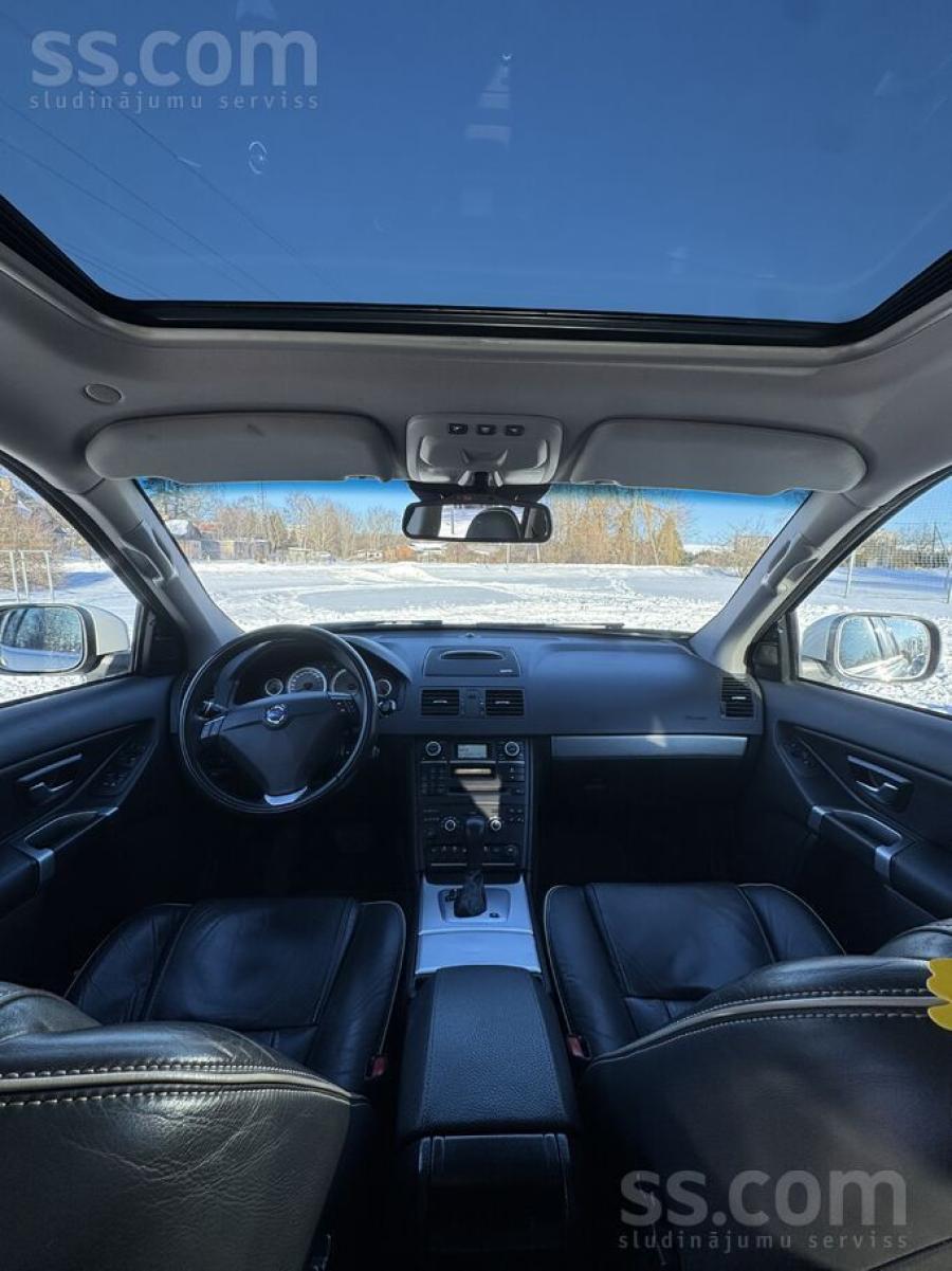 White Volvo XC90 2012 in Riga, with an engine capacity of 2.40 L and mileage of 252 thousand km for 12800 €, photo 13 on AUTOMOTO.COM.LV