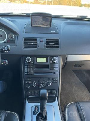 White Volvo XC90 2012 in Riga, with an engine capacity of 2.40 L and mileage of 252 thousand km for 12800 €, photo 14 on AUTOMOTO.COM.LV