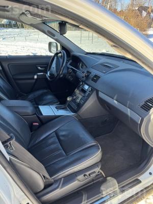 White Volvo XC90 2012 in Riga, with an engine capacity of 2.40 L and mileage of 252 thousand km for 12800 €, photo 18 on AUTOMOTO.COM.LV