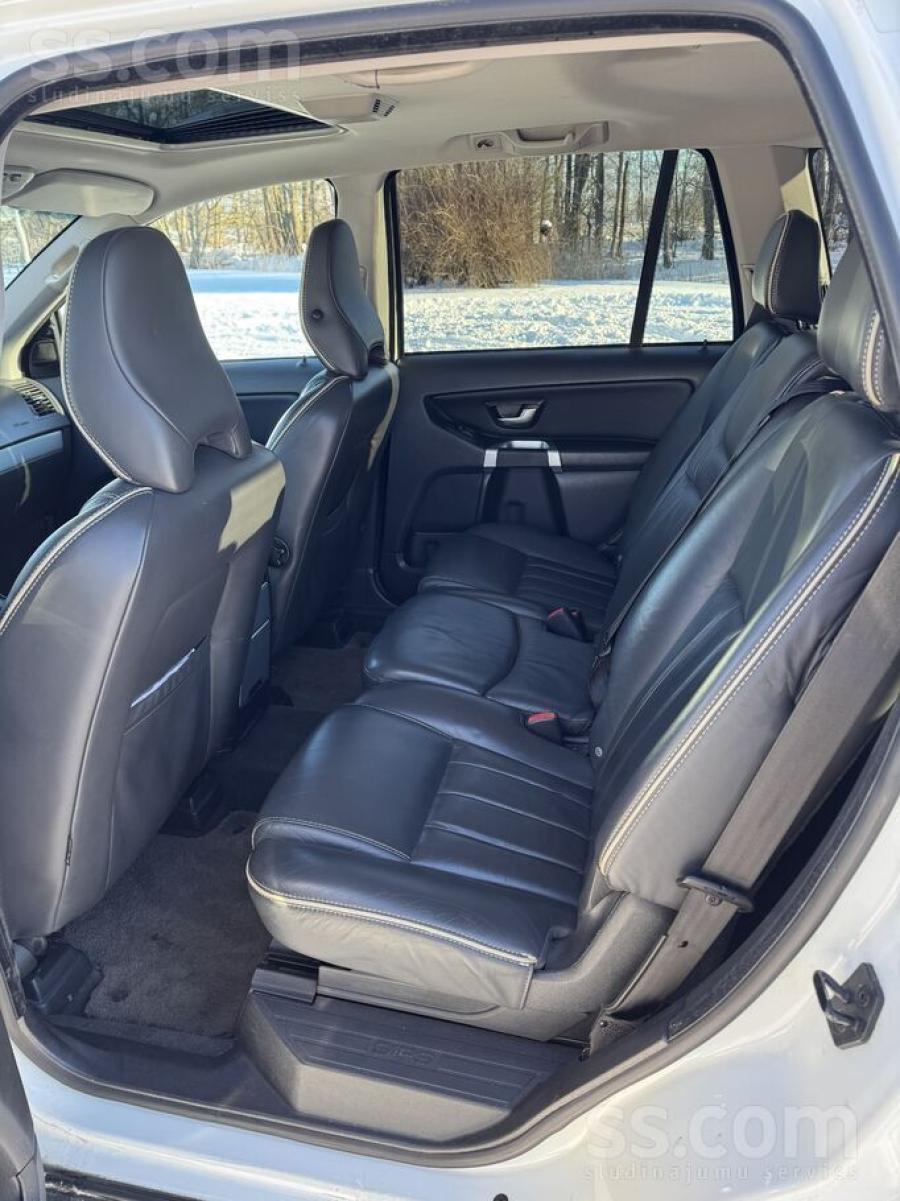 White Volvo XC90 2012 in Riga, with an engine capacity of 2.40 L and mileage of 252 thousand km for 12800 €, photo 22 on AUTOMOTO.COM.LV