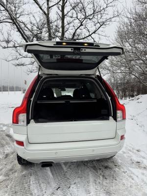 White Volvo XC90 2012 in Riga, with an engine capacity of 2.40 L and mileage of 252 thousand km for 12800 €, photo 26 on AUTOMOTO.COM.LV