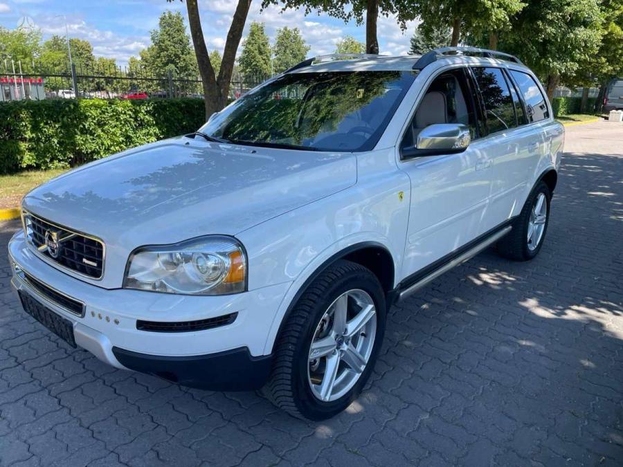 White Volvo XC90 2012 in Marijampole, with an engine capacity of 2.40 L and mileage of 261 thousand km for 11990 €, photo 1 on AUTOMOTO.COM.LV