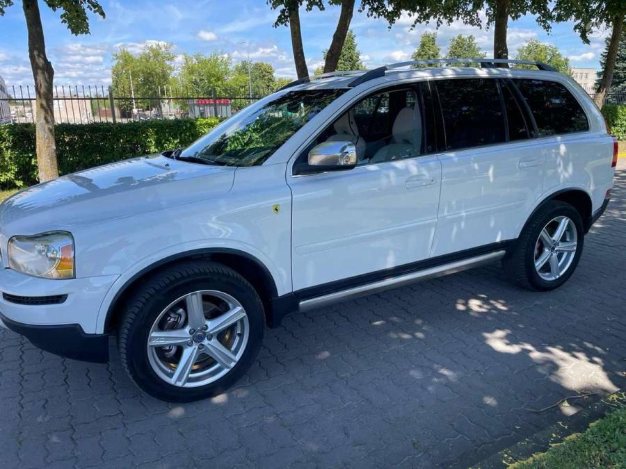 White Volvo XC90 2012 in Marijampole, with an engine capacity of 2.40 L and mileage of 261 thousand km for 11990 €, photo 3 on AUTOMOTO.COM.LV
