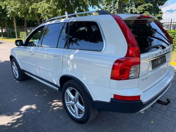 White Volvo XC90 2012 in Marijampole, with an engine capacity of 2.40 L and mileage of 261 thousand km for 11990 €, photo 3 on AUTOMOTO.COM.LV
